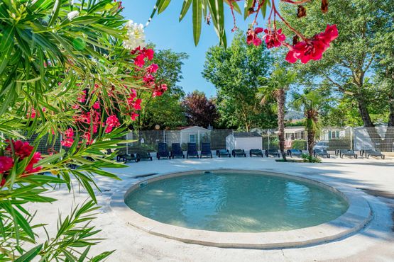 Camping Le Domaine Des Iscles - Lourmarin