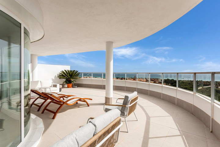 130 M² Apartment ∙ 4 Bedrooms ∙ 7 Guests - Sagunto