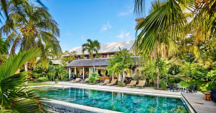 300 M² Maison De Vacances ∙ 5 Chambres ∙ 9 Personnes - Saint-Gilles les Bains