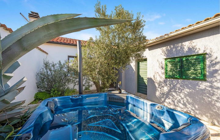 70 M² Casa ∙ 2 Habitaciones ∙ 6 Huéspedes - Murter