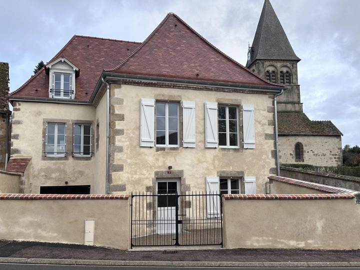 138 M² Gîte ∙ 4 Chambres ∙ 10 Personnes - Allier