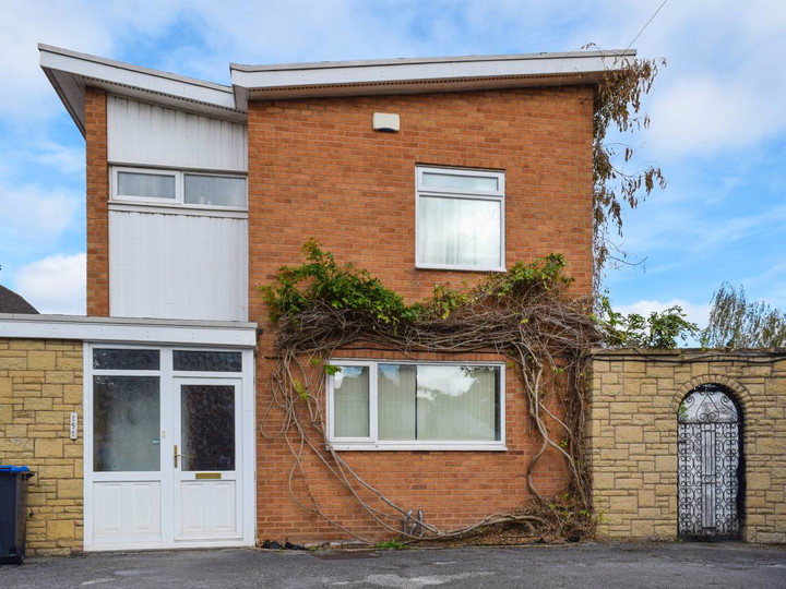 Cottage ∙ 4 Bedrooms ∙ 8 Guests - Coventry