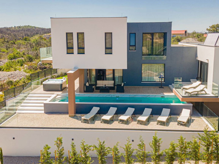 250 M² Ferienhaus ∙ 4 Schlafzimmer ∙ 8 Gäste - Šibenik