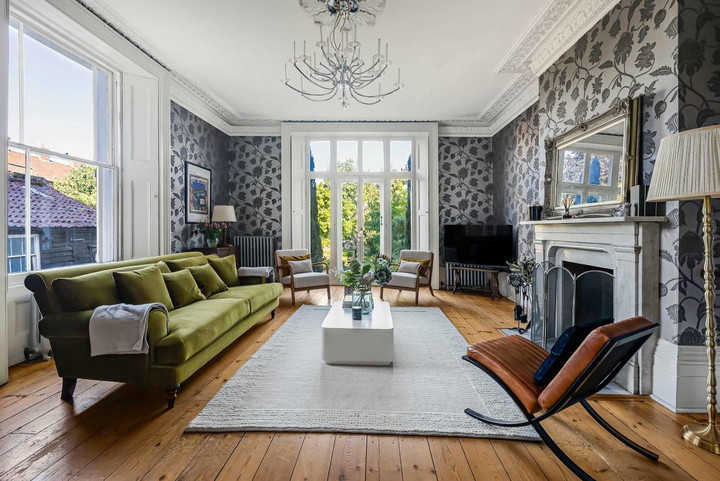Apartment ∙ 7 Bedrooms ∙ 12 Guests - Stevenage