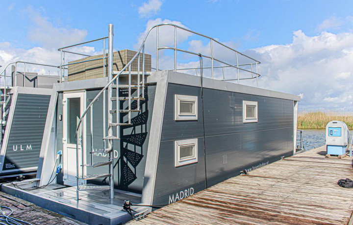 28 M² Huisboot ∙ 2 Slaapkamers ∙ 4 Gasten - Lelystad
