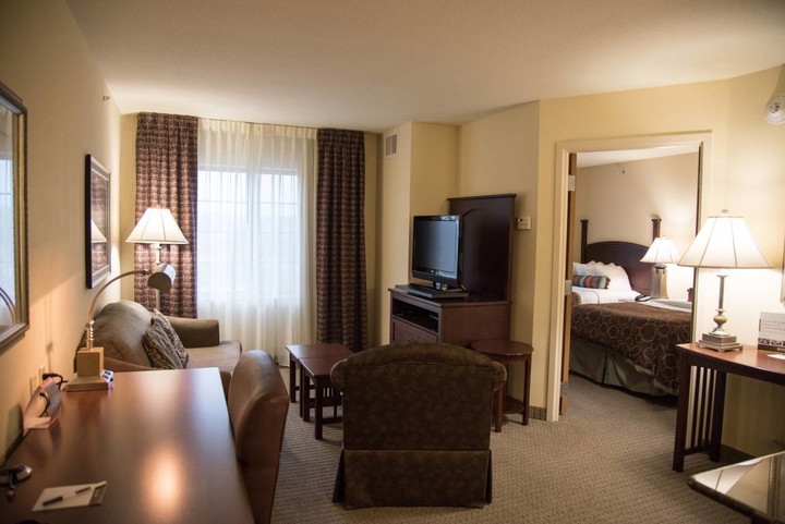 Condo ∙ 1 Bedroom ∙ 6 Guests - Fort Wayne, IN