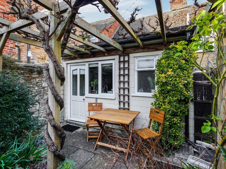 Cottage ∙ 2 Bedrooms ∙ 3 Guests - Swindon