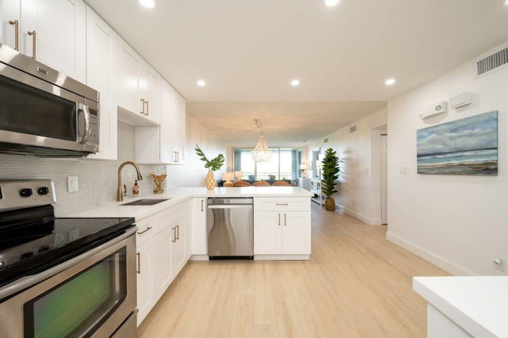 Apartment ∙ 2 Bedrooms ∙ 6 Guests - Key West, FL