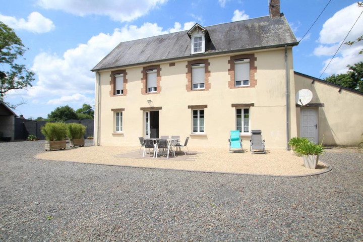 90 M² Gîte ∙ 3 Chambres ∙ 6 Personnes - Coutances