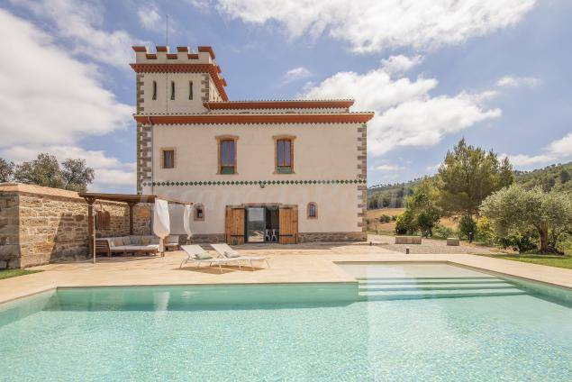 Cottage ∙ 7 Bedrooms ∙ 20 Guests - Cardona, Spain