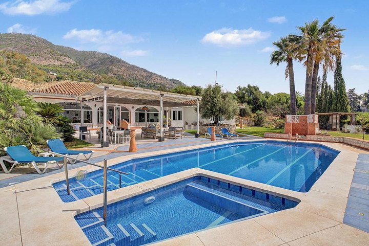 300 M² Villa ∙ 6 Bedrooms ∙ 12 Guests - Alhaurín el Grande