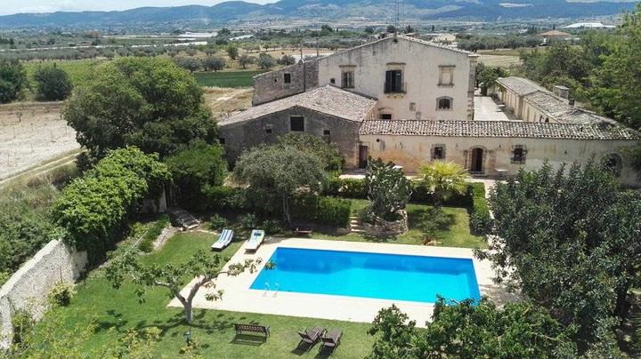 1000 M² Agriturismo ∙ 13 Camere Da Letto ∙ 30 Ospiti - Chiaramonte Gulfi