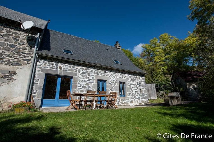 105 M² Gîte ∙ 4 Chambres ∙ 8 Personnes - Puy-de-Dôme