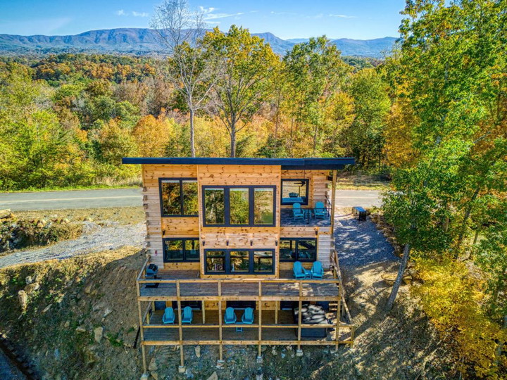 Cabin ∙ 3 Bedrooms ∙ 8 Guests - Jefferson City, TN