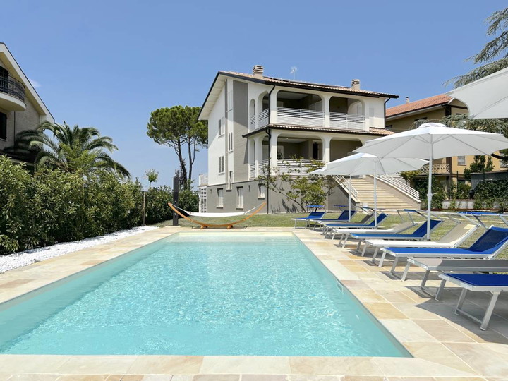 400 M² Villa ∙ 6 Bedrooms ∙ 19 Guests - Civitanova Marche