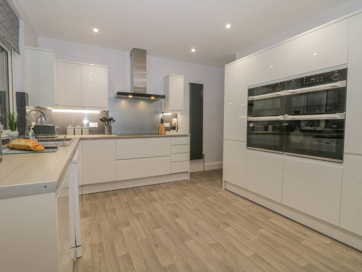 Cottage ∙ 8 Bedrooms ∙ 16 Guests - Scarborough