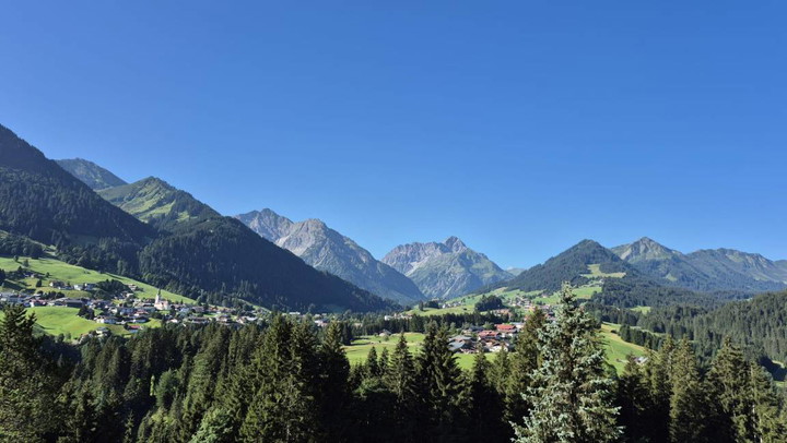 86 M² Appartement ∙ 2 Chambres ∙ 4 Personnes - Riezlern