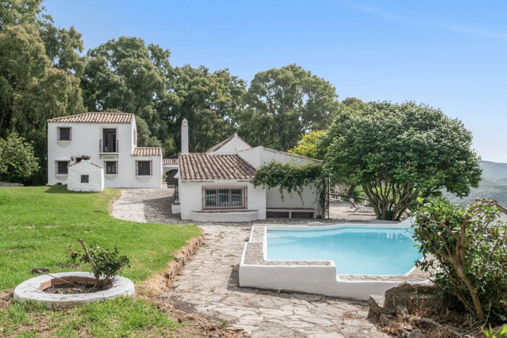 352 M² Huis ∙ 6 Slaapkamers ∙ 12 Gasten - Algeciras