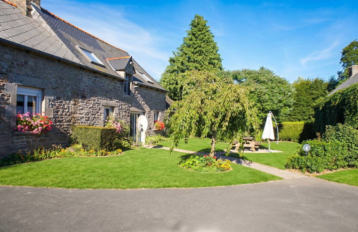 160 M² Maison De Vacances ∙ 5 Chambres ∙ 15 Personnes - Loudéac