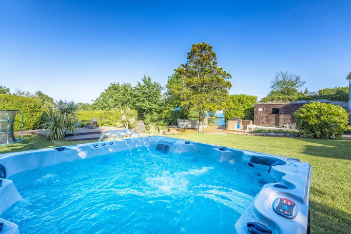 Villa ∙ 6 Bedrooms ∙ 14 Guests - Shaldon