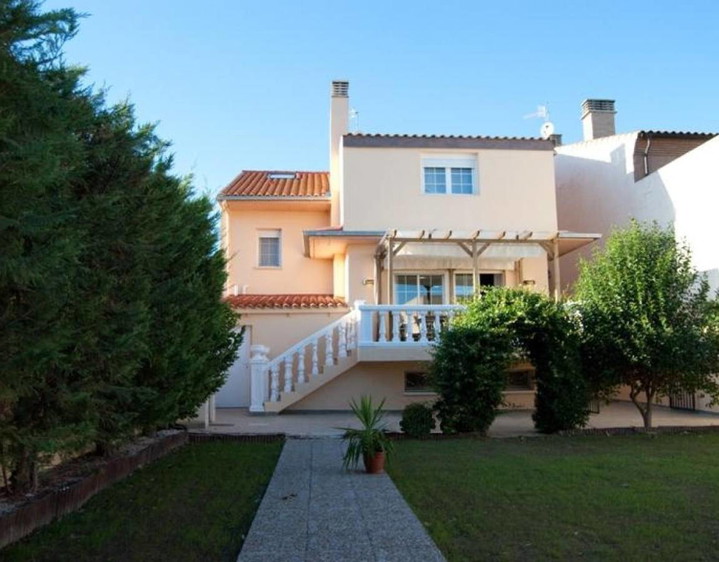300 M² Casa ∙ 6 Habitaciones ∙ 14 Huéspedes - Tudela
