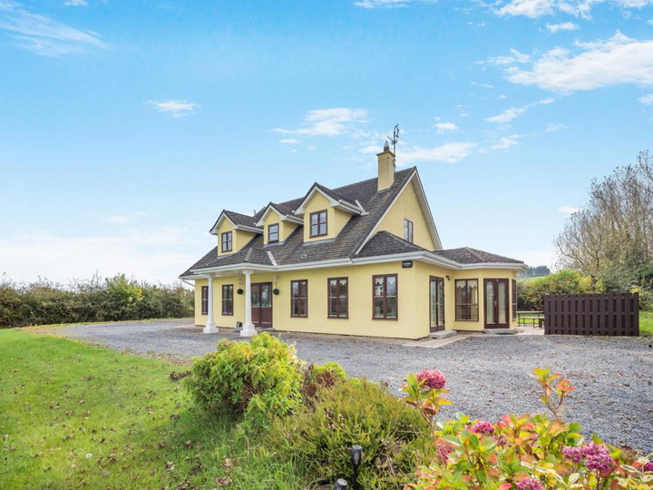Cottage ∙ 5 Bedrooms ∙ 10 Guests - Galway