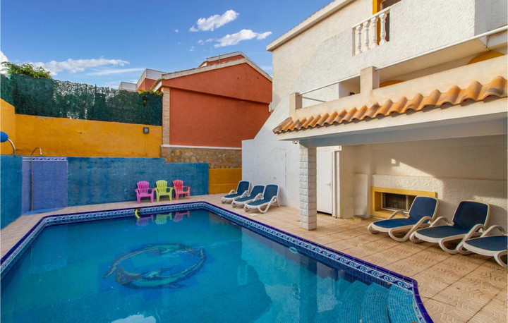 188 M² Ferienhaus ∙ 6 Schlafzimmer ∙ 12 Gäste - Santa Pola