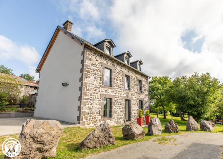 203 M² Gîte ∙ 6 Chambres ∙ 12 Personnes - Puy-de-Dôme