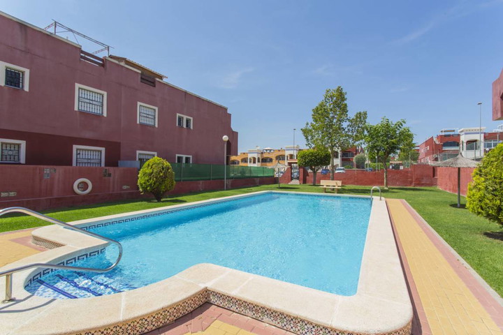 65 M² Bungalow ∙ 2 Habitaciones ∙ 4 Huéspedes - Villamartín
