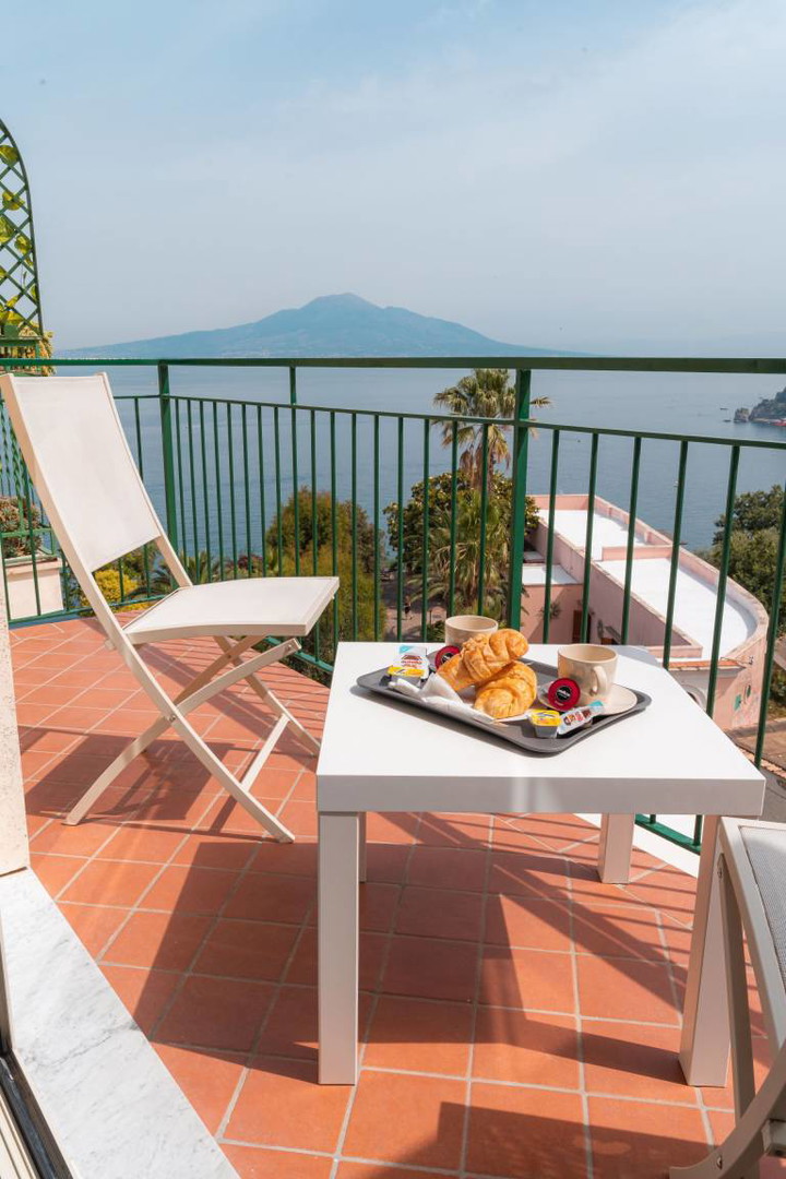 70 M² Hôtel ∙ 2 Chambres ∙ 4 Personnes - Vico Equense