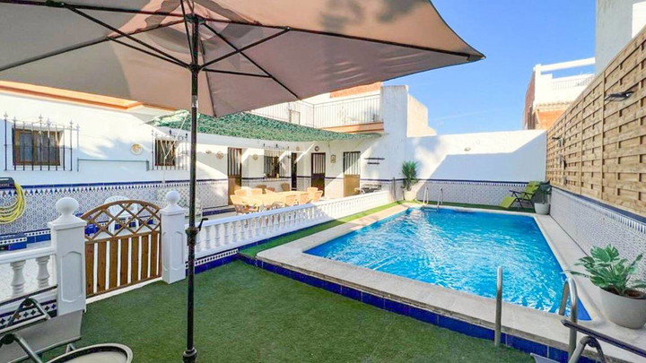 256 M² Casa ∙ 6 Habitaciones ∙ 14 Huéspedes - La Carlota