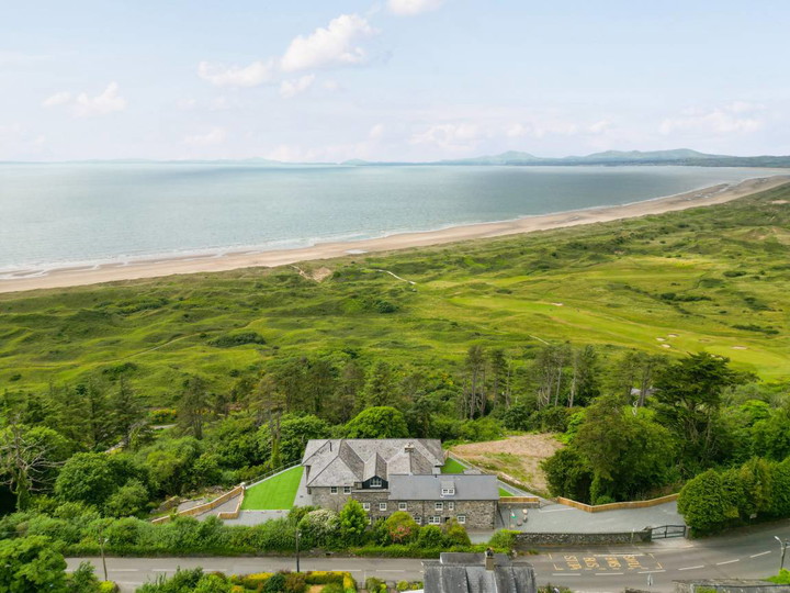 Cottage ∙ 5 Bedrooms ∙ 12 Guests - Harlech