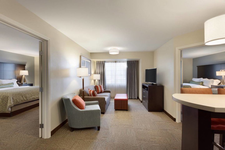 Condo ∙ 2 Bedrooms ∙ 6 Guests - Midland, TX