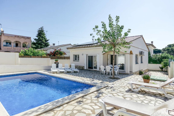 100 M² House ∙ 4 Bedrooms ∙ 8 Guests - Torroella de Montgrí