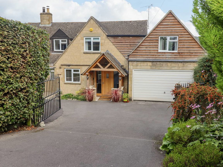 Cottage ∙ 4 Bedrooms ∙ 8 Guests - Stroud
