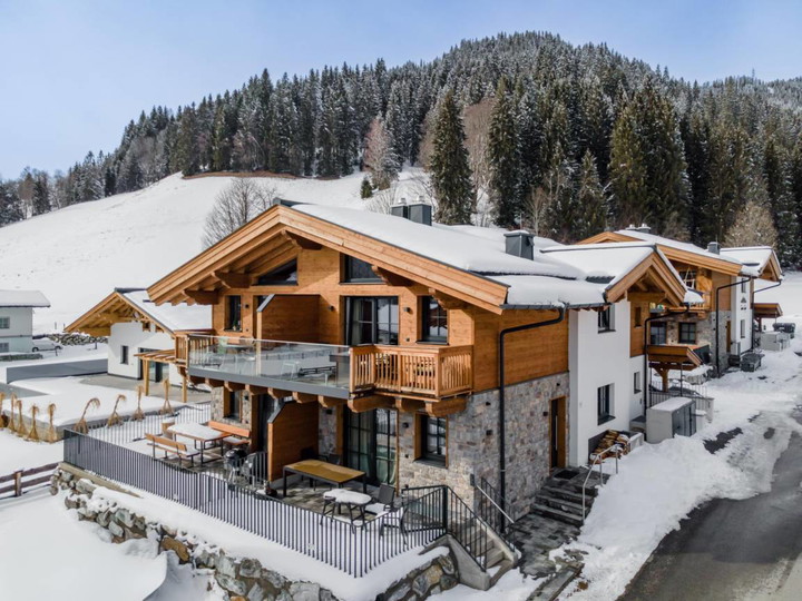 160 M² Chalet ∙ 4 Bedrooms ∙ 9 Guests - Wagrain