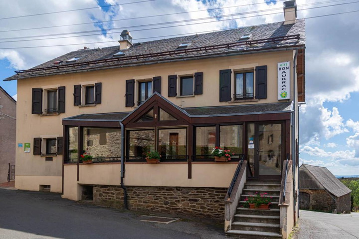 200 M² Gîte ∙ 6 Chambres ∙ 12 Personnes - Lozère