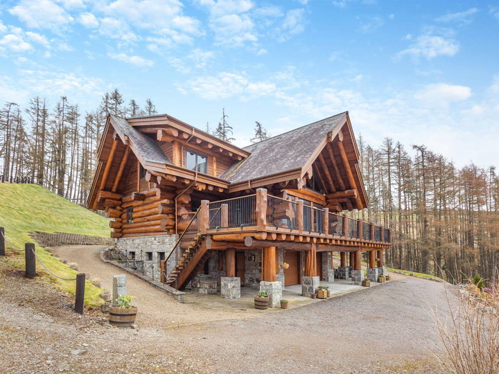 Cottage ∙ 5 Bedrooms ∙ 10 Guests - Lairg