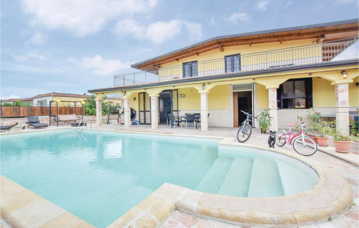 320 M² Maison De Vacances ∙ 5 Chambres ∙ 9 Personnes - Mondragone