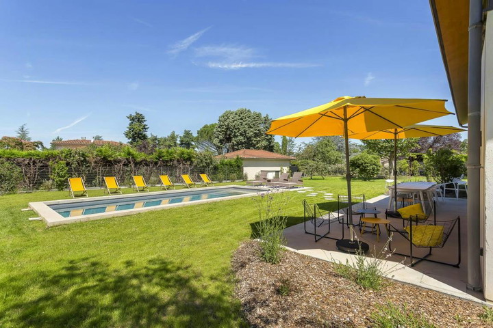 250 M² Maison De Vacances ∙ 5 Chambres ∙ 10 Personnes - Dardilly