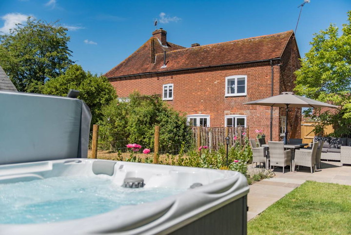Cottage ∙ 4 Bedrooms ∙ 10 Guests - Isle of Sheppey