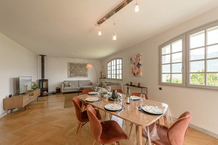 265 M² Villa ∙ 5 Bedrooms ∙ 8 Guests - Annecy