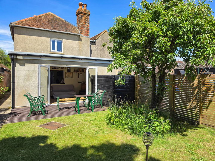 Cottage ∙ 2 Bedrooms ∙ 4 Guests - Hayling Island
