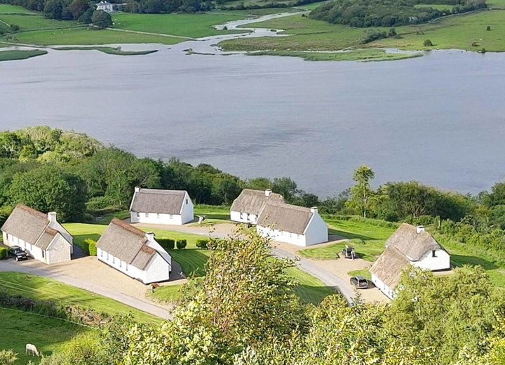 140 M² House ∙ 4 Bedrooms ∙ 8 Guests - Ennis