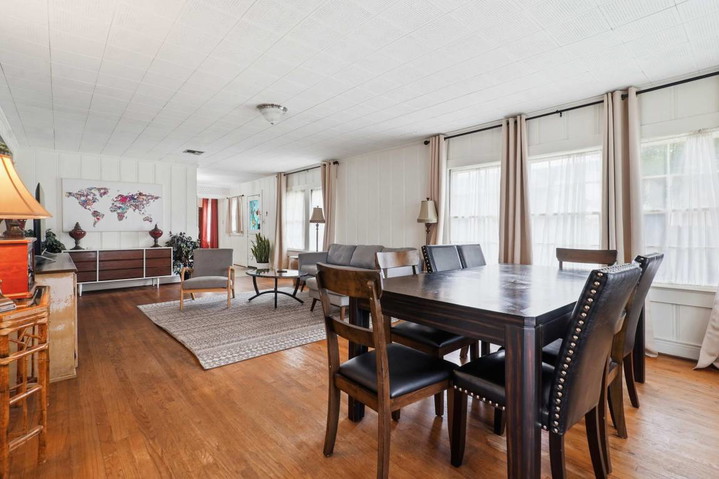 Apartment ∙ 4 Bedrooms ∙ 10 Guests - Lafayette, LA