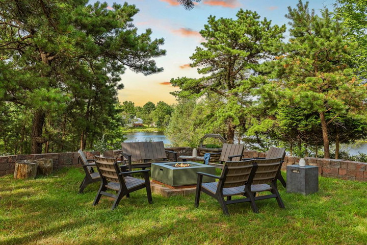 290 M² House ∙ 4 Bedrooms ∙ 12 Guests - Pocono Lake