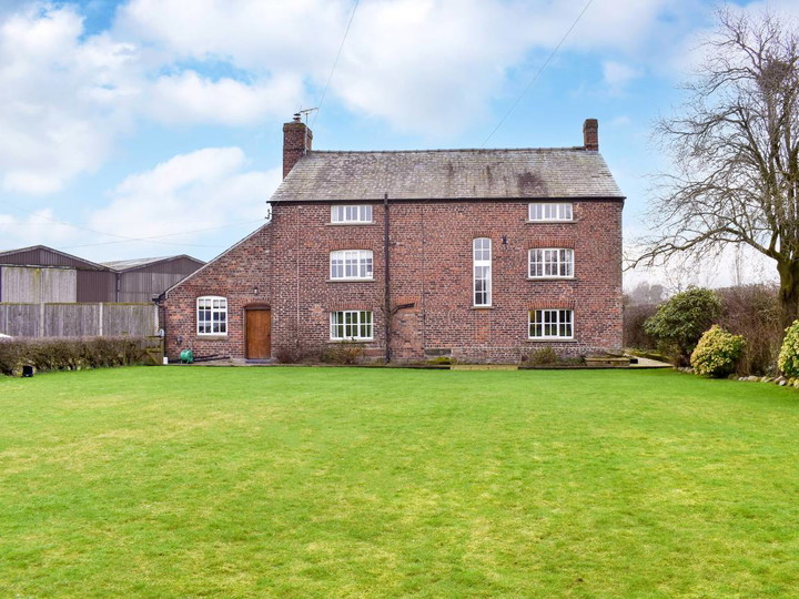 Cottage ∙ 7 Bedrooms ∙ 18 Guests - Knutsford