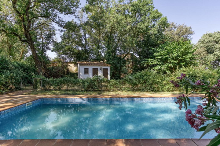 300 M² Chalet ∙ 5 Bedrooms ∙ 11 Guests - Besalú