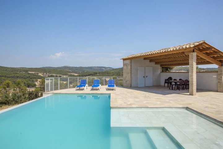 210 M² House ∙ 8 Bedrooms ∙ 16 Guests - Cardona, Spain