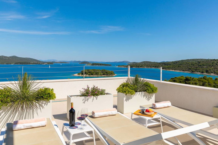 353 M² Villa ∙ 4 Schlafzimmer ∙ 8 Gäste - Tisno